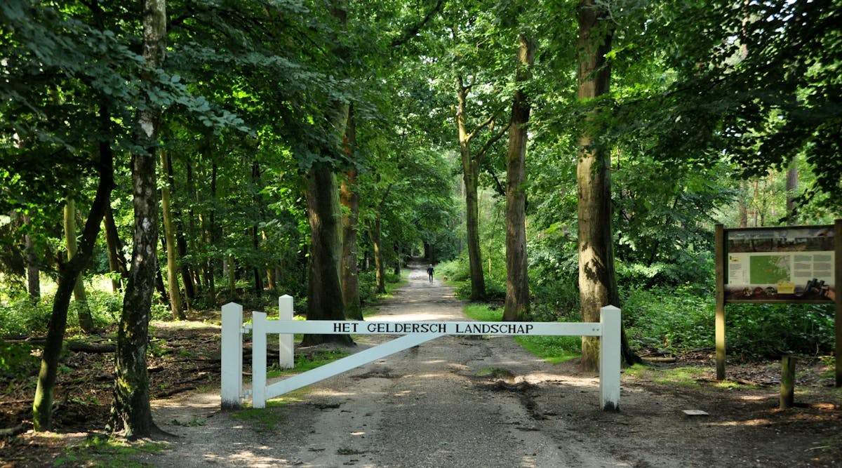 Gelderse kastelen wandelgids verschenen | Geldersch Landschap en Kasteelen